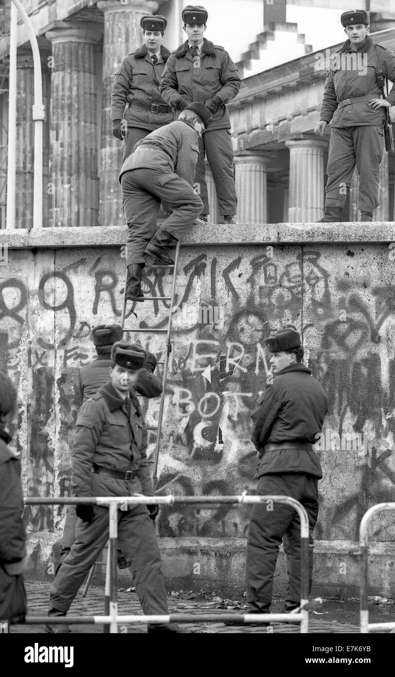 West Berlin Police Stockfotos & West Berlin Police Bilder - Seite 3 - Alamy