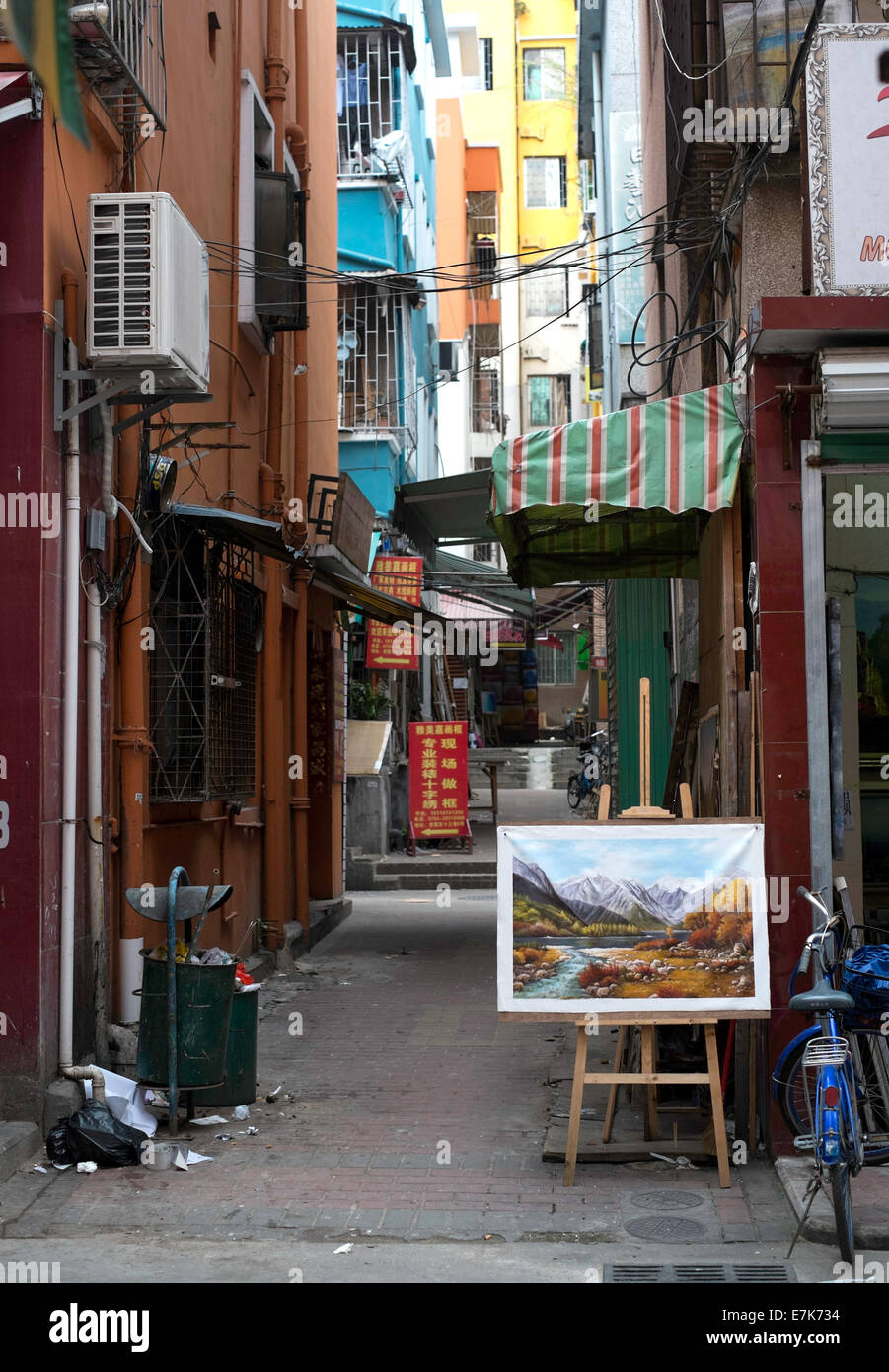 Dafen, China Dafen Art Village. Die Gassen sind voller arbeiten im ...