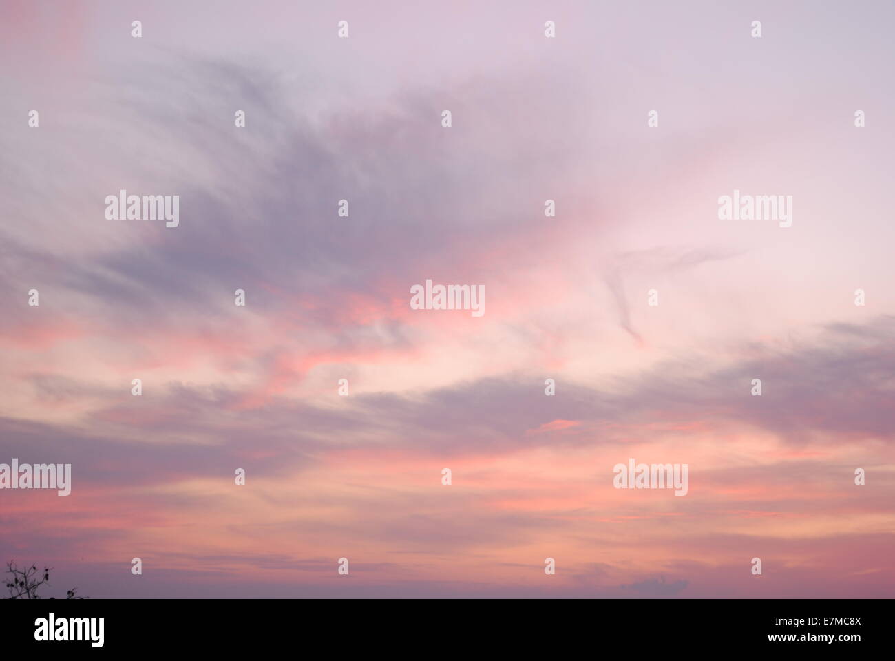 Pinke wolken -Fotos und -Bildmaterial in hoher Auflösung – Alamy