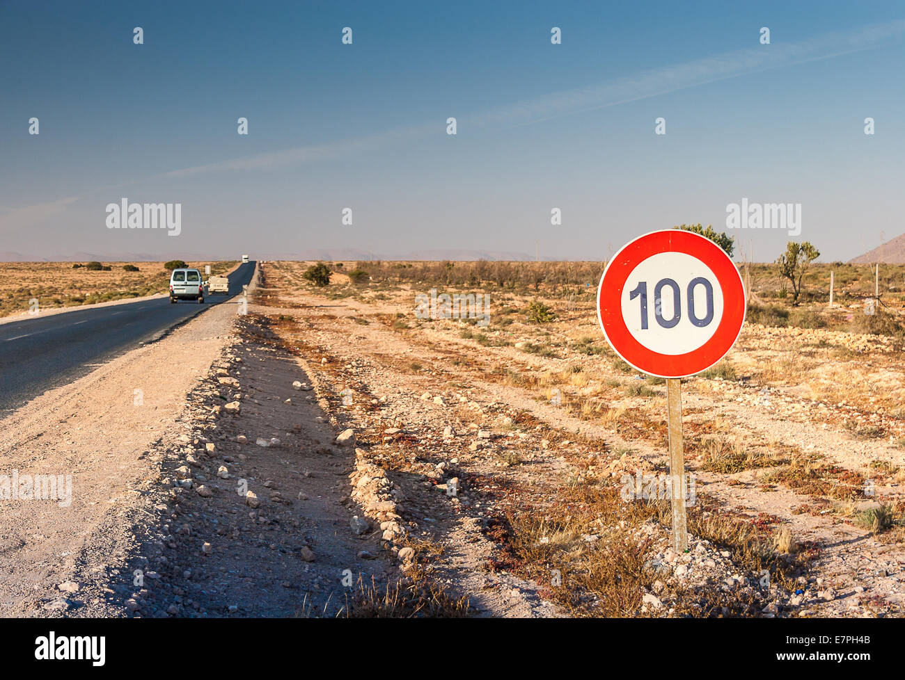 Speed limit signal -Fotos und -Bildmaterial in hoher Auflösung – Alamy