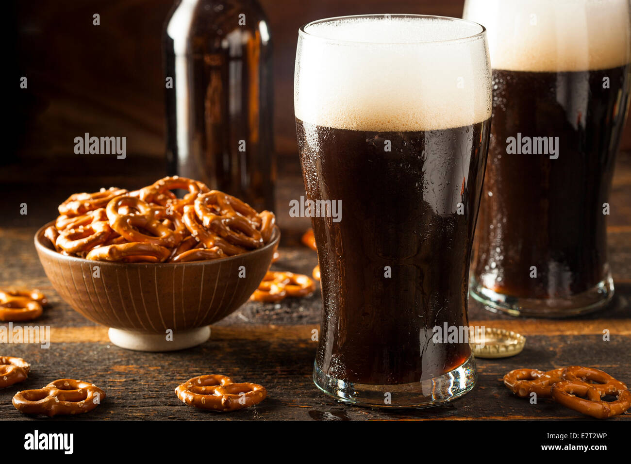 Dunkler stout -Fotos und -Bildmaterial in hoher Auflösung – Alamy