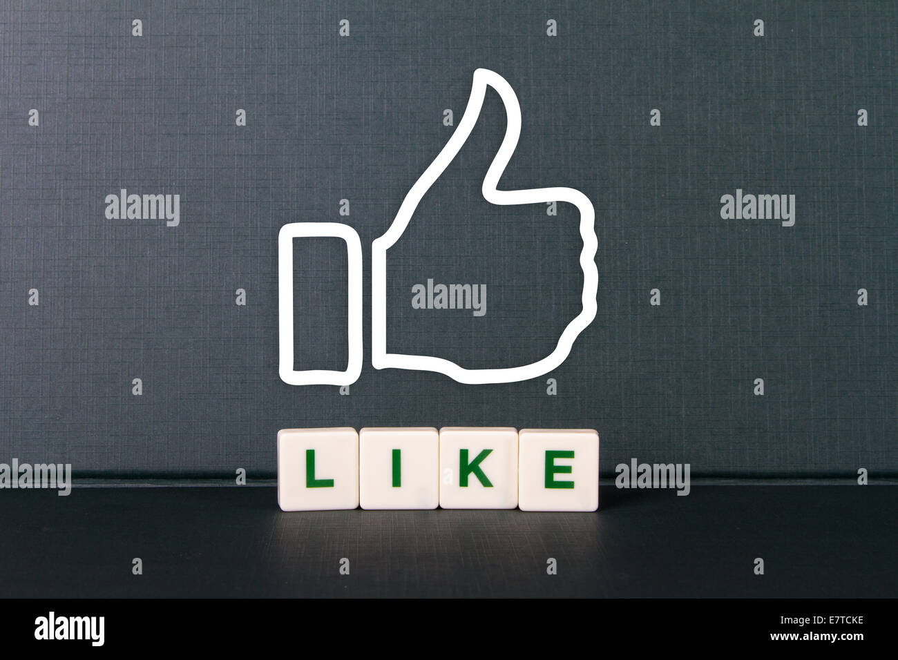 Wie word-Briefe und Daumen hoch von Handsymbol Stockfotografie - Alamy