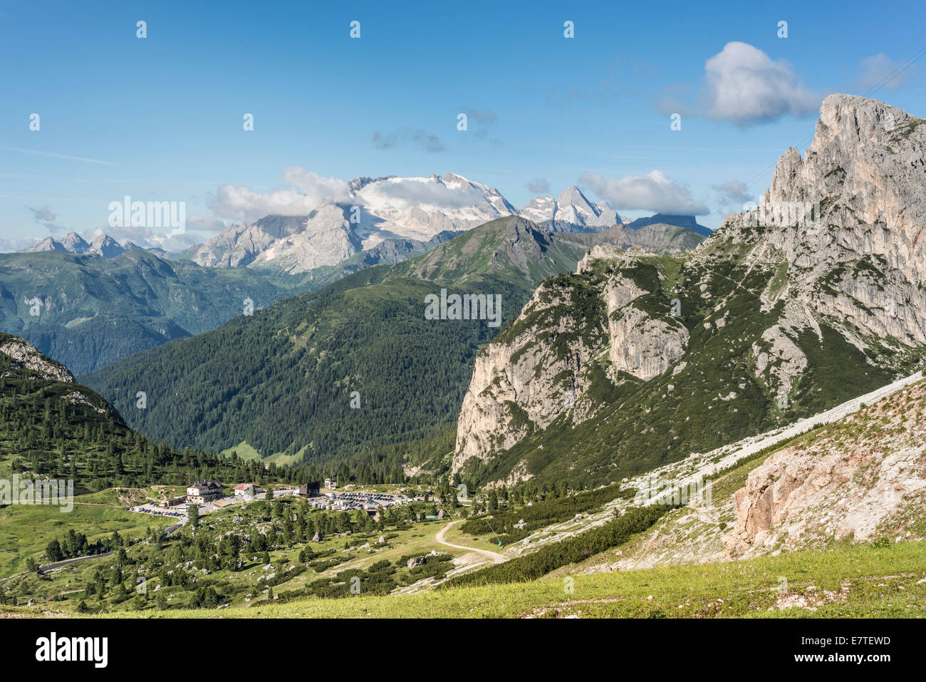 Falzarego-Pass mit Sasso di Stria, Col di Lana auf der Rückseite, World ...