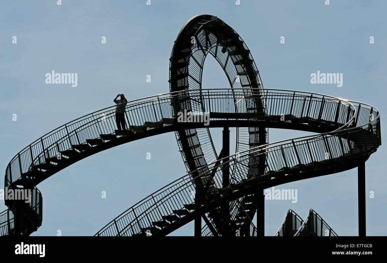 Die begehbare Skulptur "Tiger und Turtle - Magic Mountain" von Heike ...