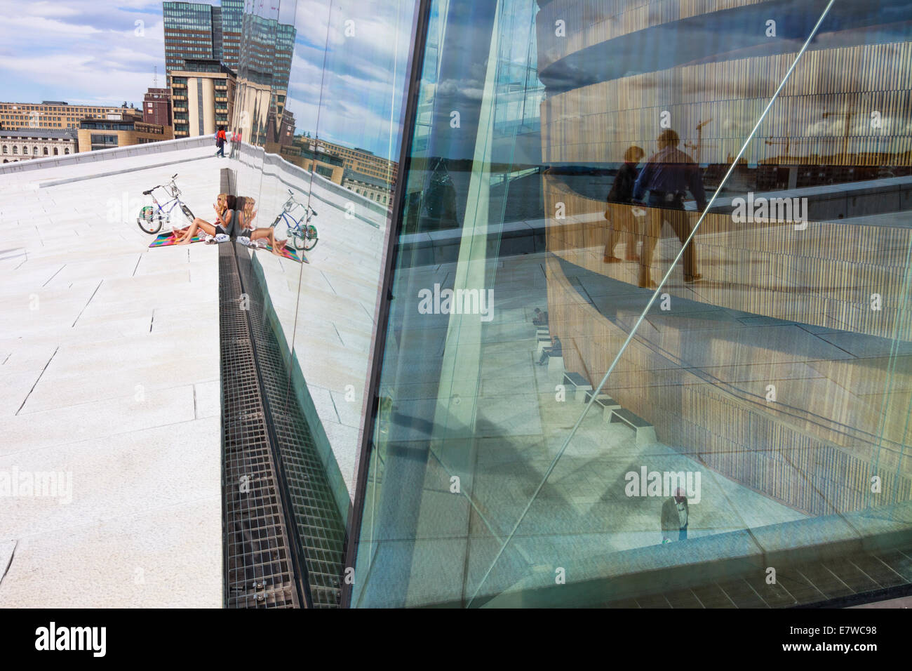 Inside opera house oslo -Fotos und -Bildmaterial in hoher Auflösung – Alamy