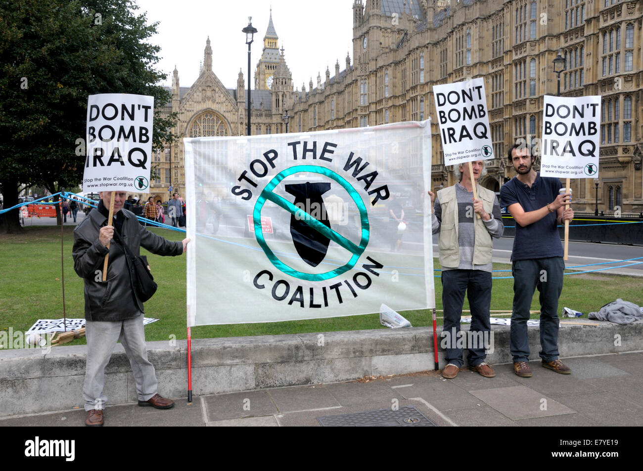 Bombardiere nicht den irak protest -Fotos und -Bildmaterial in hoher ...