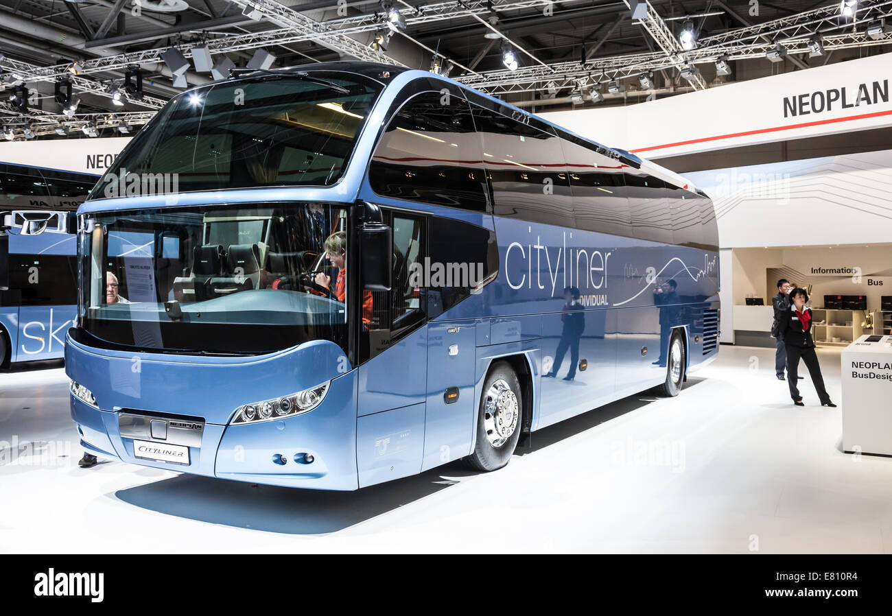 Bus neoplan -Fotos und -Bildmaterial in hoher Auflösung – Alamy