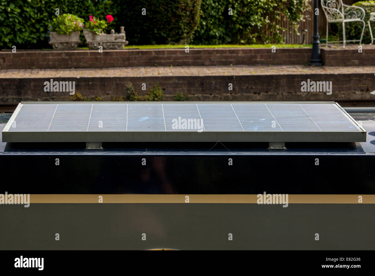 Narrowboat solarenergie -Fotos und -Bildmaterial in hoher Auflösung – Alamy