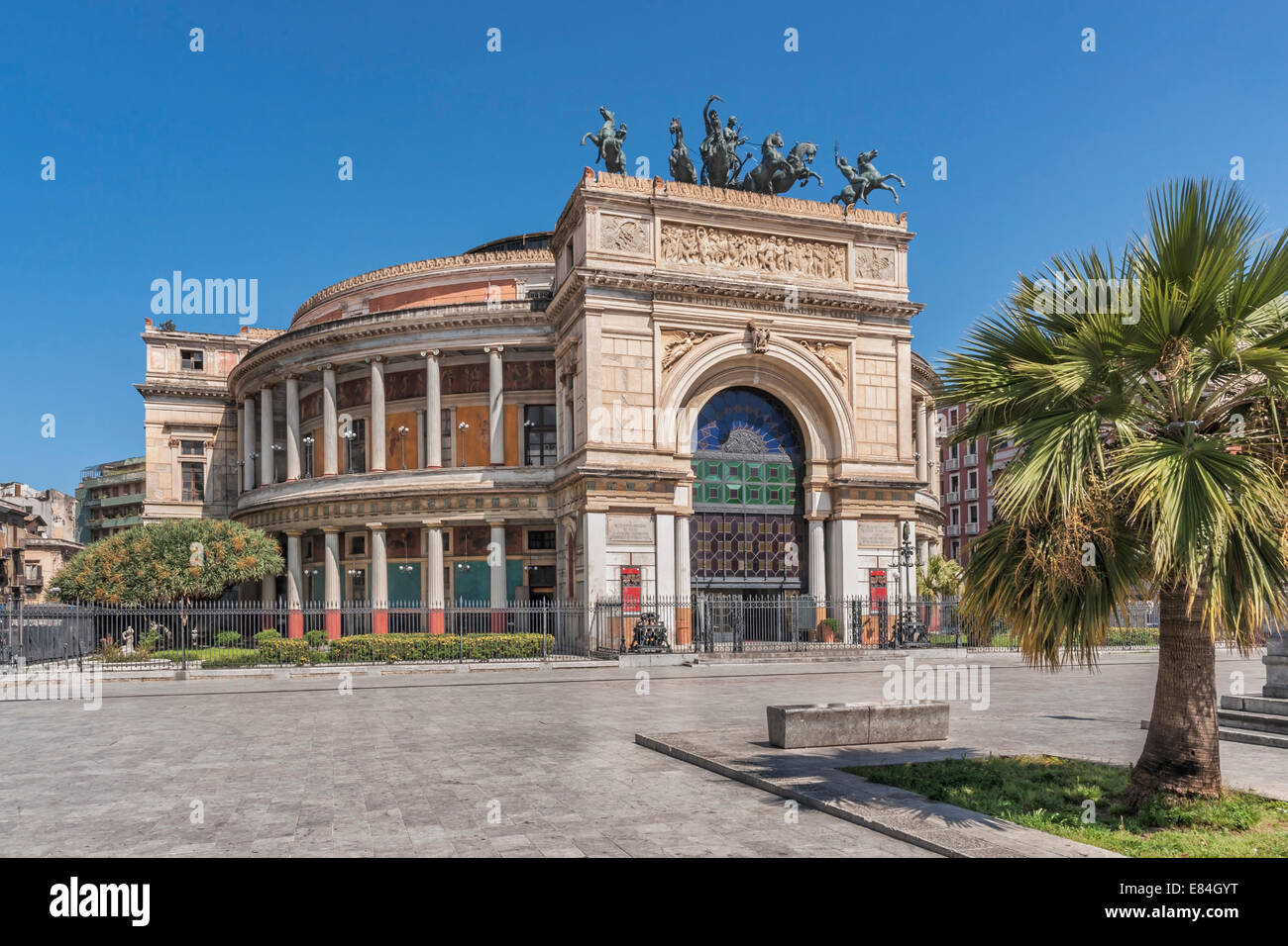 Piazza politeama palermo sicily italy -Fotos und -Bildmaterial in hoher ...