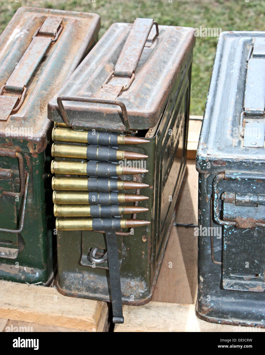 Zweiter Weltkrieg Munition Container und Kugeln Stockfotografie - Alamy