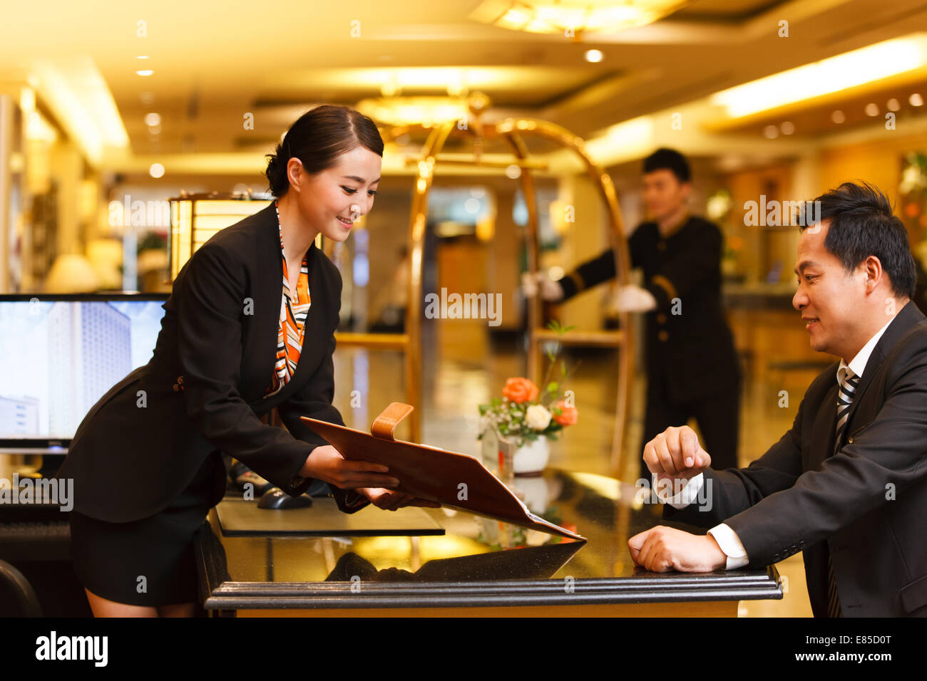 Hotel reception -Fotos und -Bildmaterial in hoher Auflösung – Alamy
