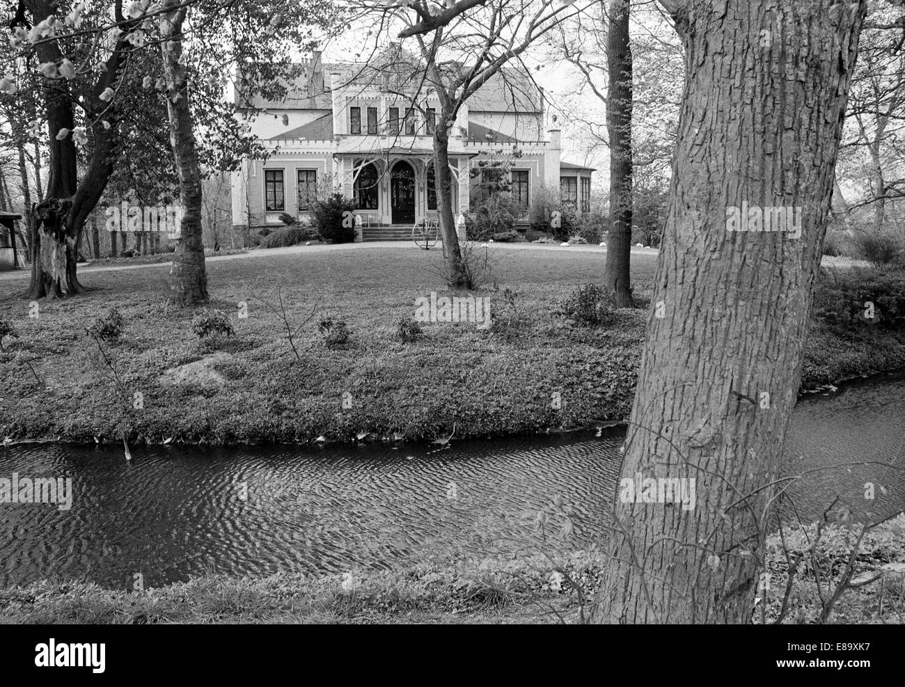 Achtziger Jahre, Burg Loppersum, Fresenhaus Oder Fresenhus von Fritz ...