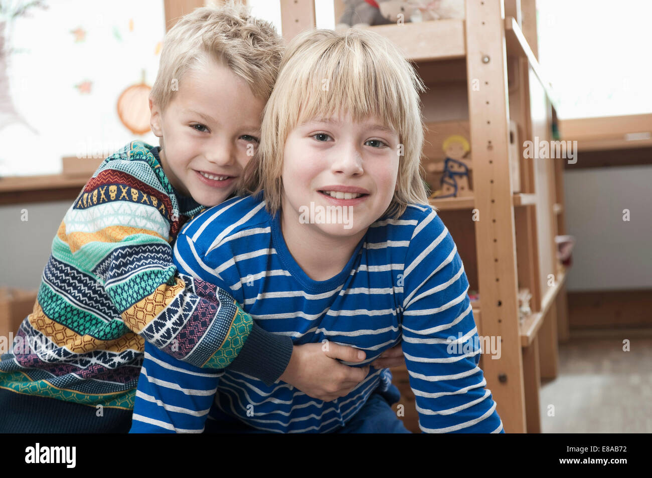 Two brothers -Fotos und -Bildmaterial in hoher Auflösung – Alamy