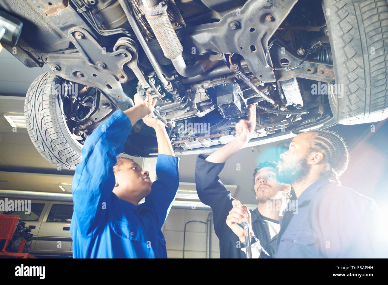 Ausbildung autowerkstatt -Fotos und -Bildmaterial in hoher Auflösung ...