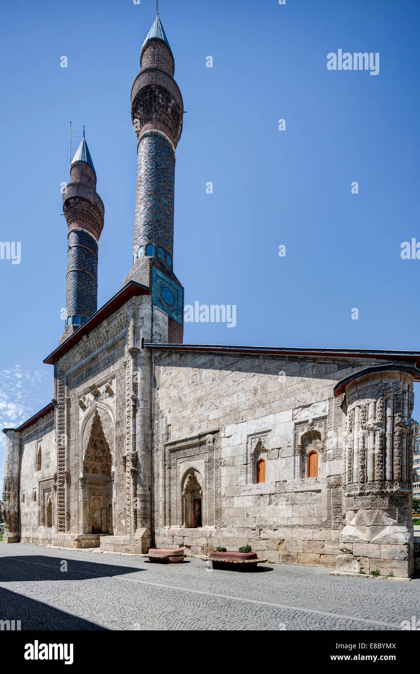Cifte minare -Fotos und -Bildmaterial in hoher Auflösung – Alamy