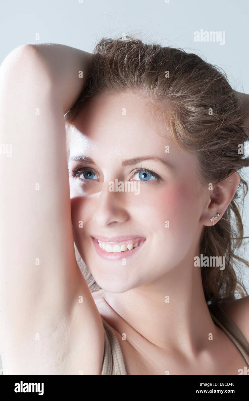 Achselhaar von mädchen -Fotos und -Bildmaterial in hoher Auflösung – Alamy