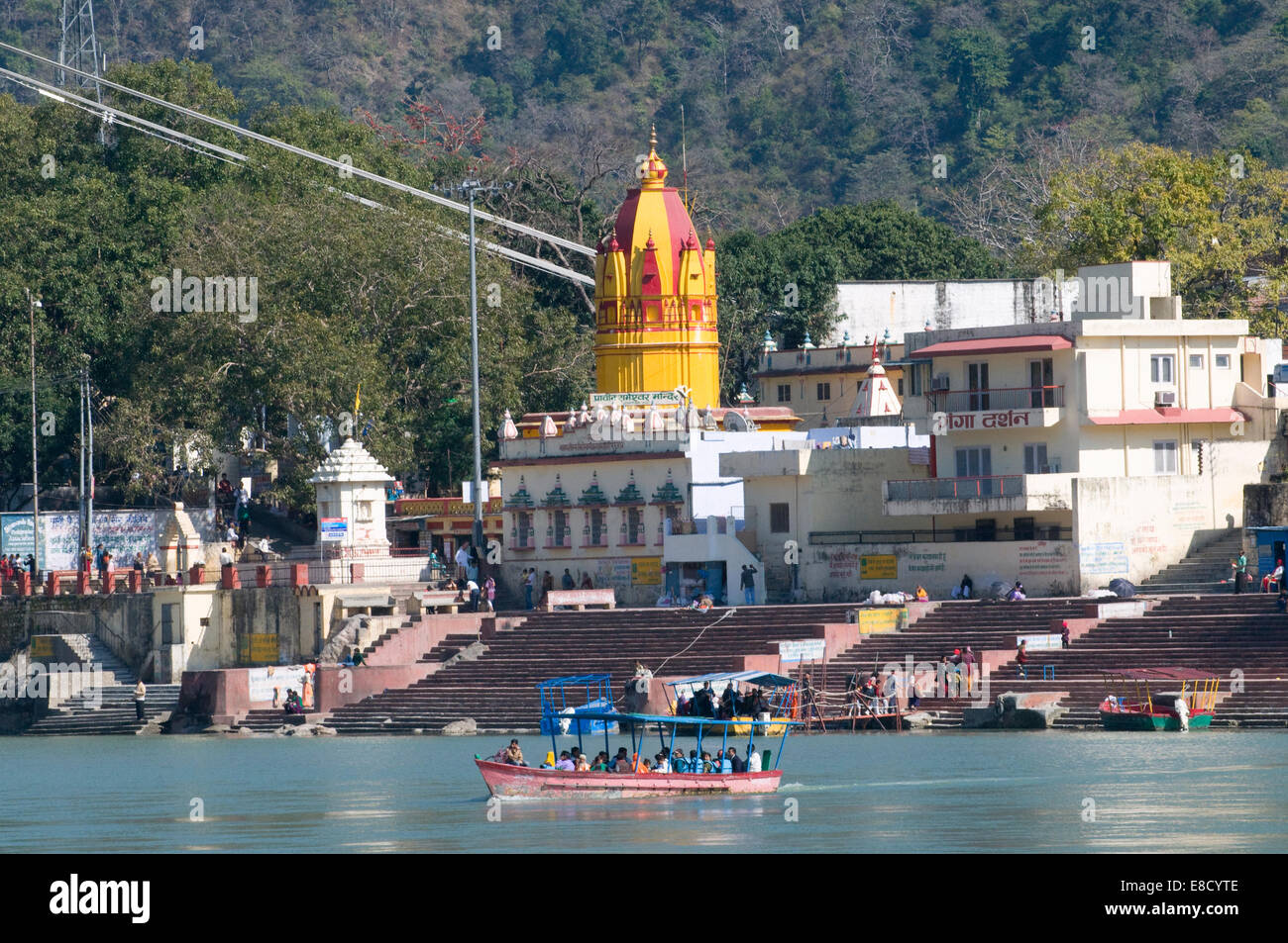 Gelber turmhelm -Fotos und -Bildmaterial in hoher Auflösung – Alamy