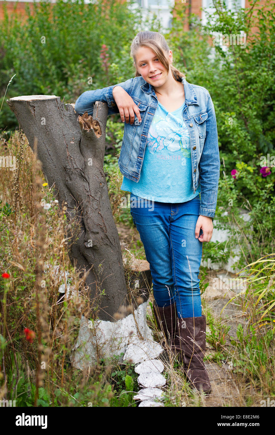 Ein kaukasisches jugendlich altersmã¤dchen -Fotos und -Bildmaterial in hoher Auflösung – Alamy