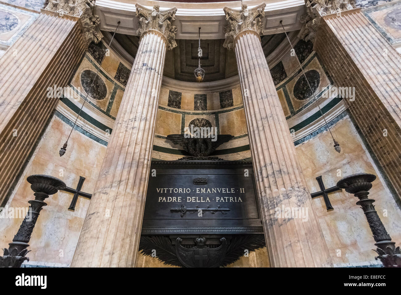 Inside the pantheon in rome -Fotos und -Bildmaterial in hoher Auflösung ...