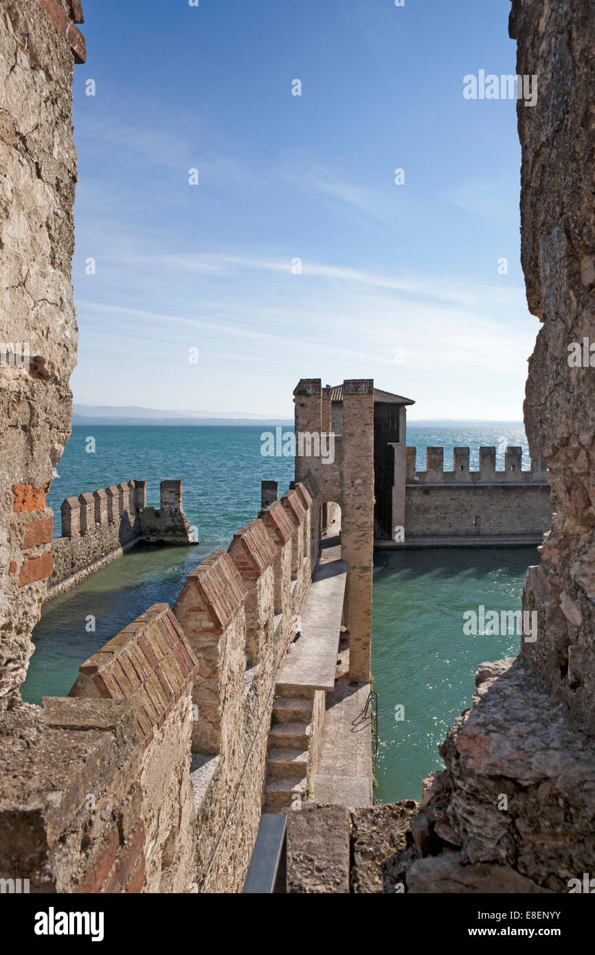 "Lago di Garda oder Lago Benaco" der Gardasee ist der größte See in ...