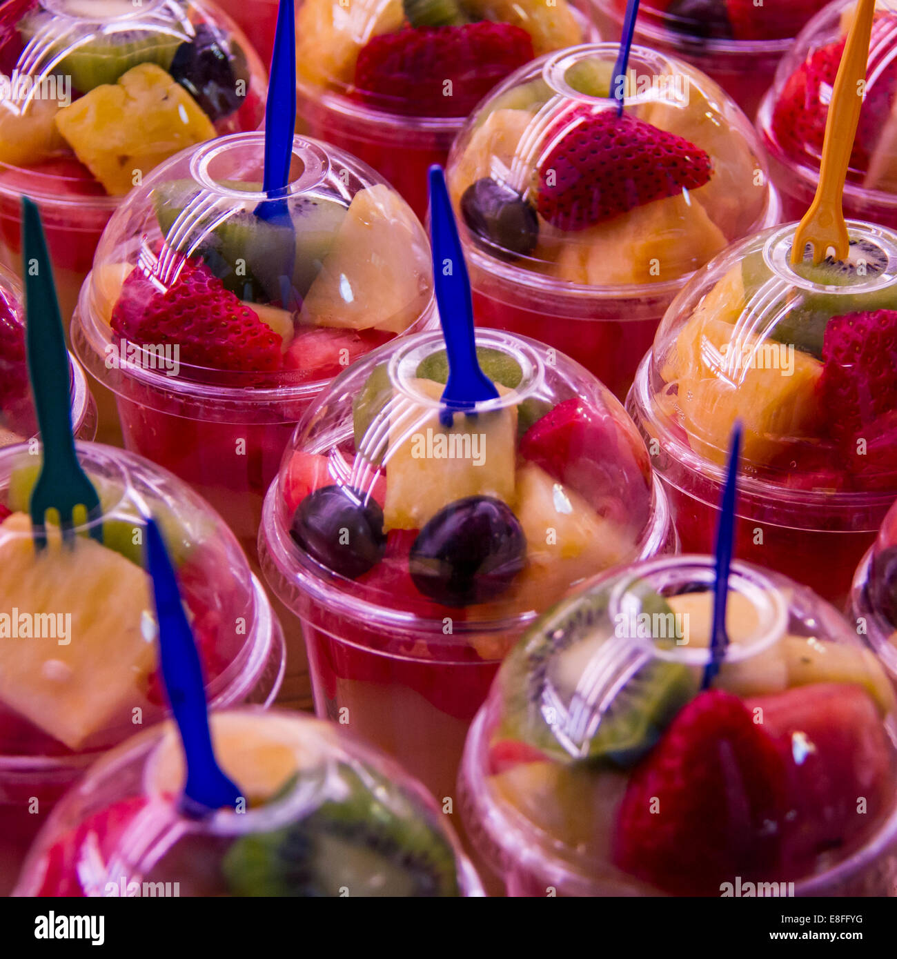 Nahaufnahme von frischem Obst Becher Stockfotografie - Alamy