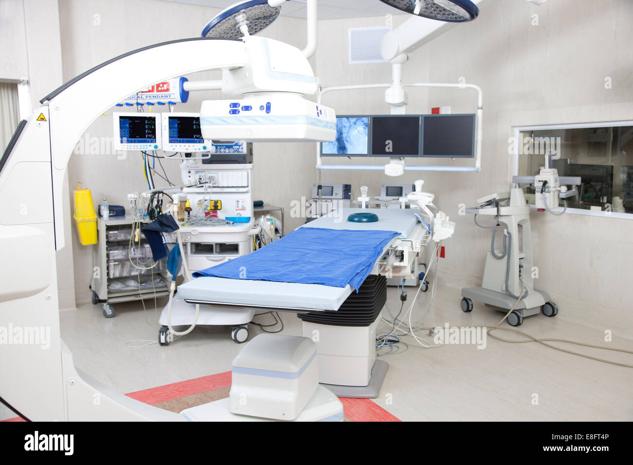 OP-Saal mit Roboter-imaging-system Stockfotografie - Alamy