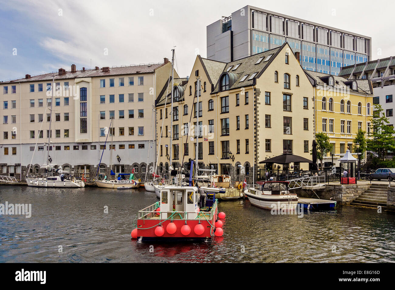 Boote im Hafen Alesund Norwegen Stockfotografie - Alamy