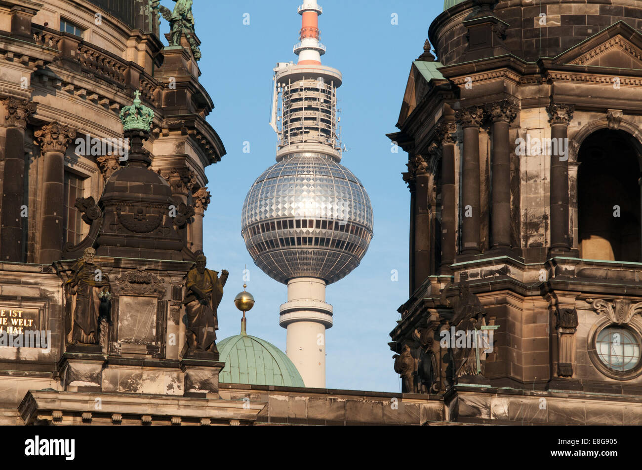 Alexanderplatz und fernsehturm -Fotos und -Bildmaterial in hoher ...