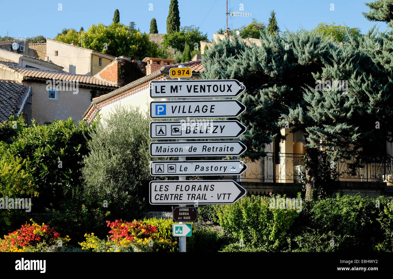 Beschilderung zum Mont Ventoux im Dorf Bedoin, Provence, Italien ...