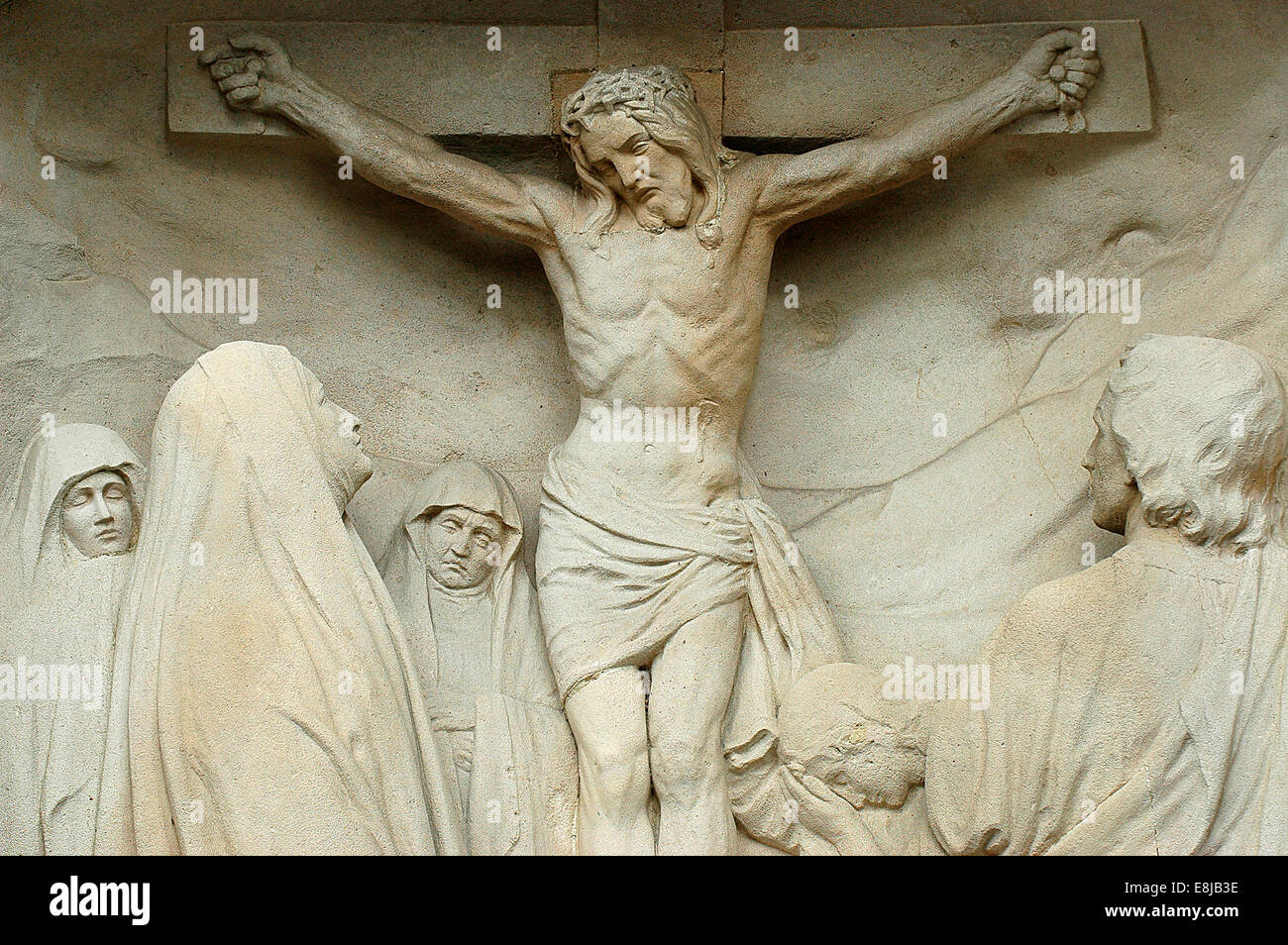 Stationen des Kreuzweges in Lisieux Basilika: Jesus stirbt am Kreuz Stockfotografie - Alamy