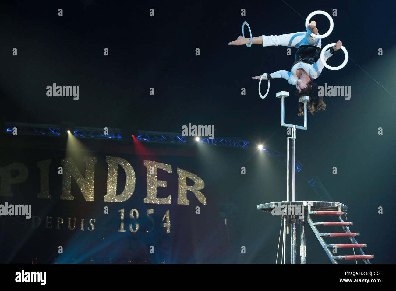 Pinder circus -Fotos und -Bildmaterial in hoher Auflösung – Alamy