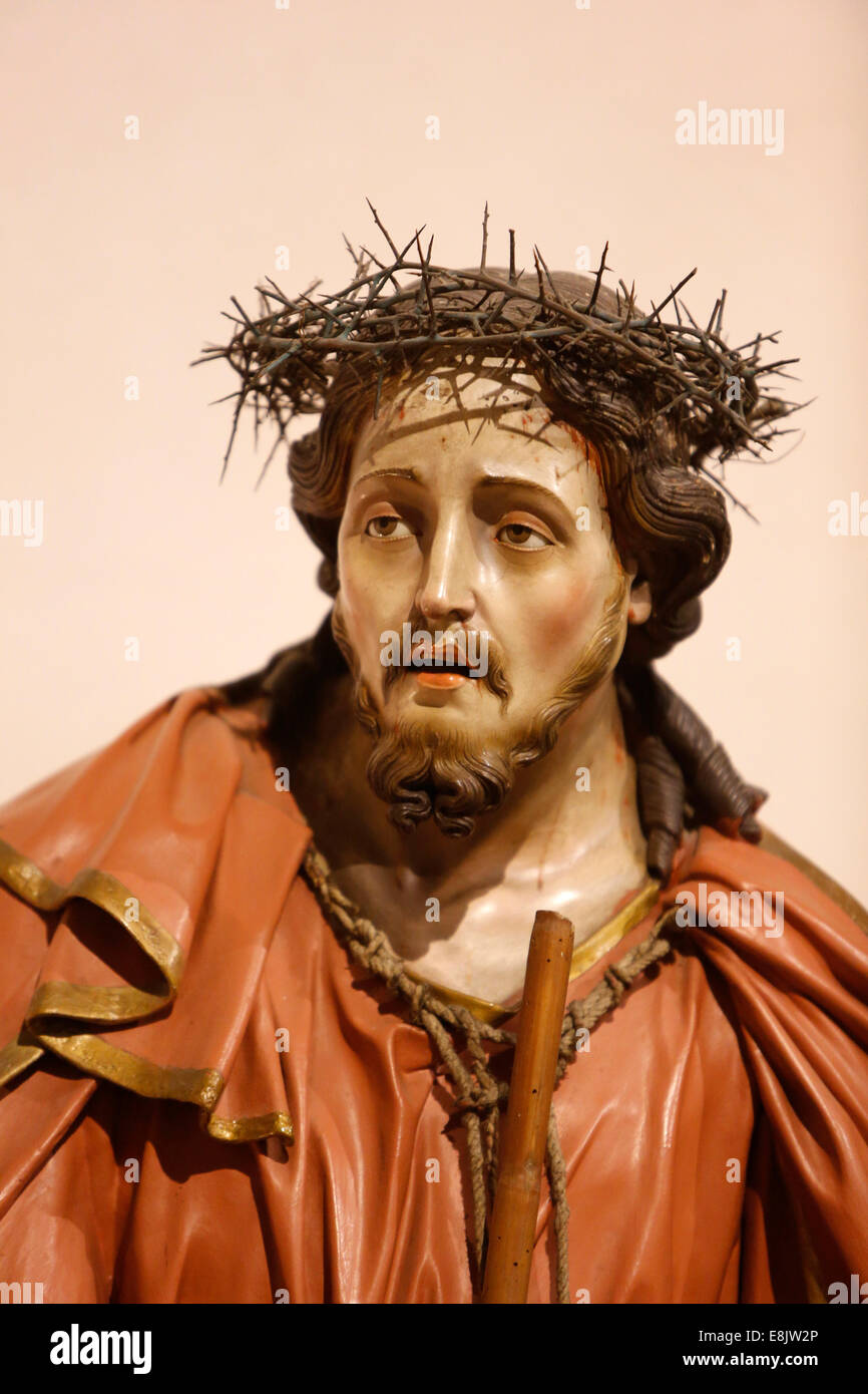 Statue in der Kirche S. Francesco di Paola: Jesus Christus trägt eine Krone aus Dornen ...