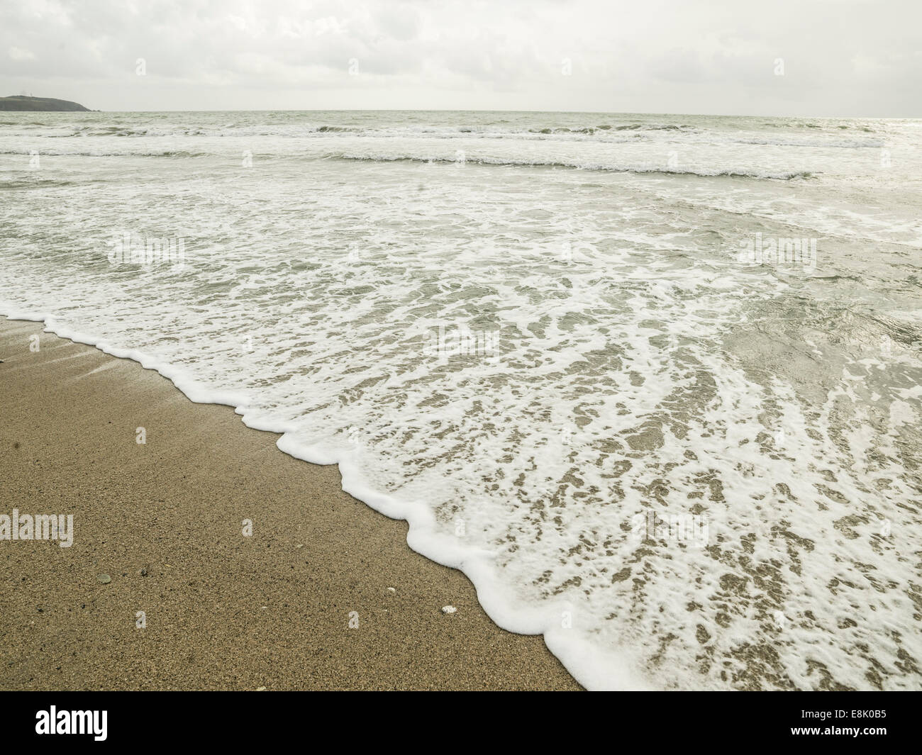 Wellen am Strand von Par, Cornwall Stockfotografie - Alamy