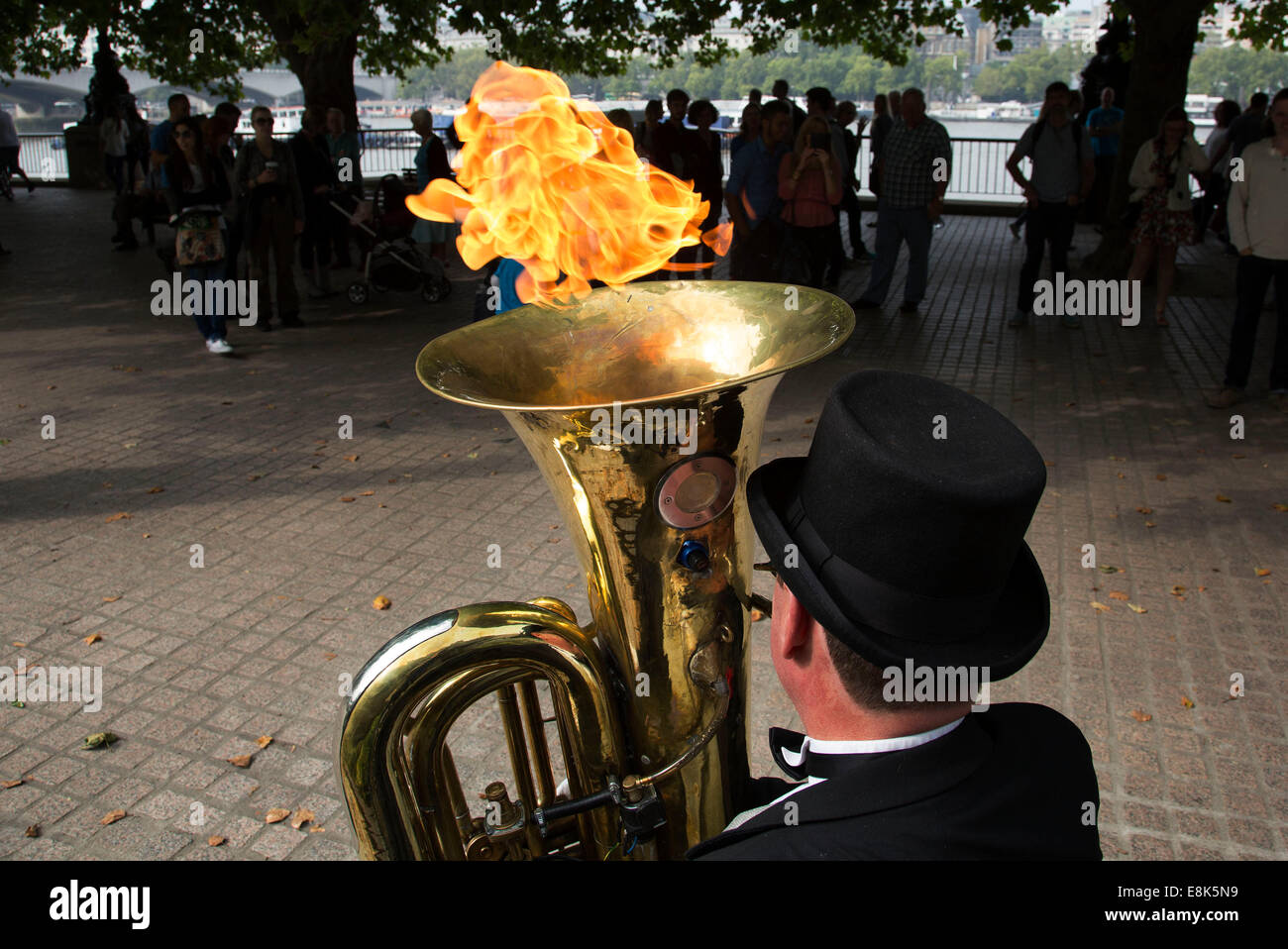 Tuba flame fire -Fotos und -Bildmaterial in hoher Auflösung – Alamy
