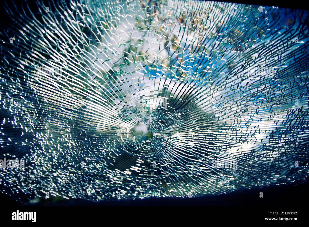 Kaputte windschutzscheibe -Fotos und -Bildmaterial in hoher Auflösung ...