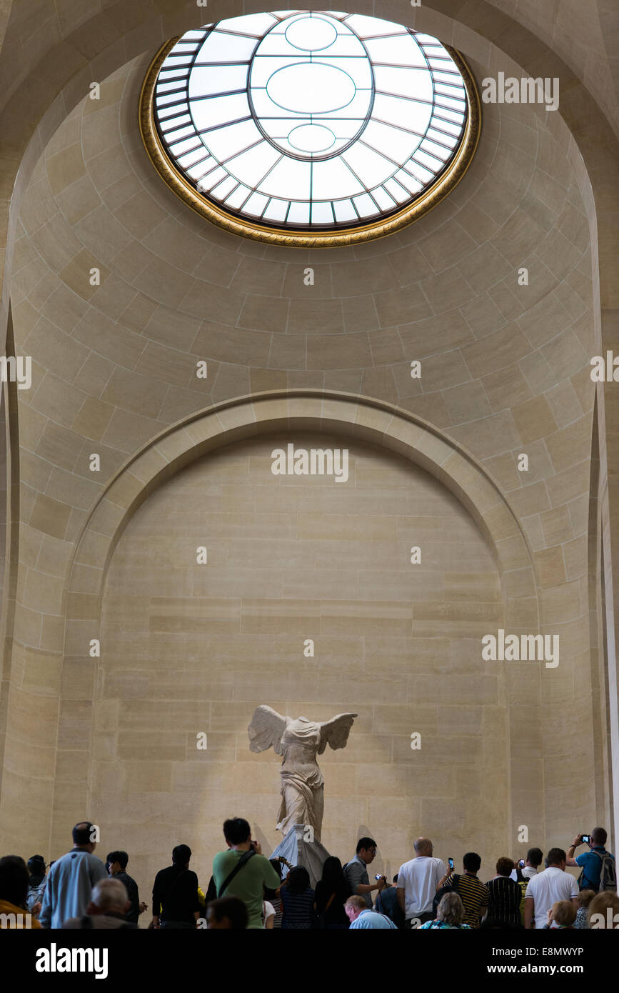Nike samothrace louvre museum paris -Fotos und -Bildmaterial in hoher ...