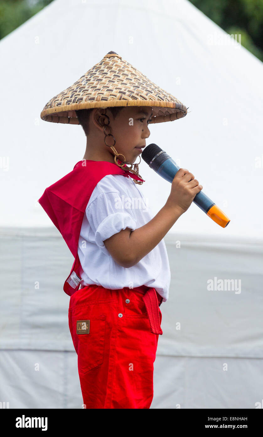 Philippines national costume -Fotos und -Bildmaterial in hoher ...