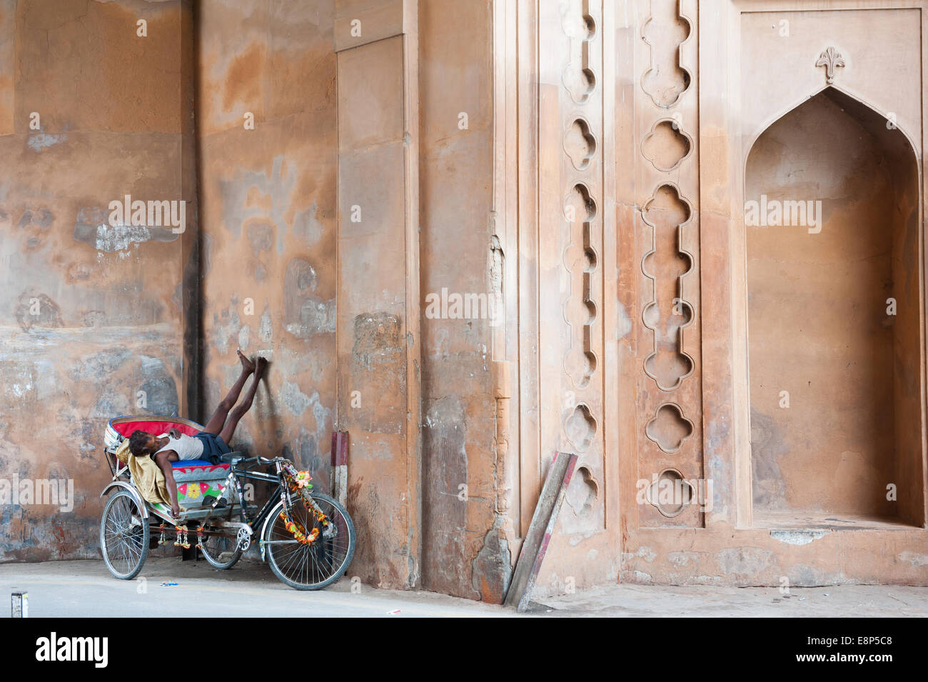 Paddle rickshaw -Fotos und -Bildmaterial in hoher Auflösung – Alamy