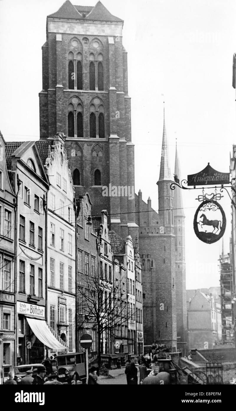 Das Foto der Nazi-Propaganda zeigt St. Marienkirche in Danzig, Polen ...