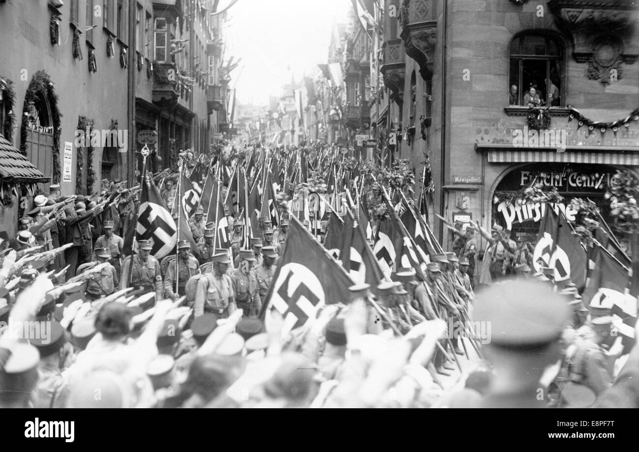 Vintage 1930s nsdap nazi brownshirts Schwarzweiß-Stockfotos und -bilder ...
