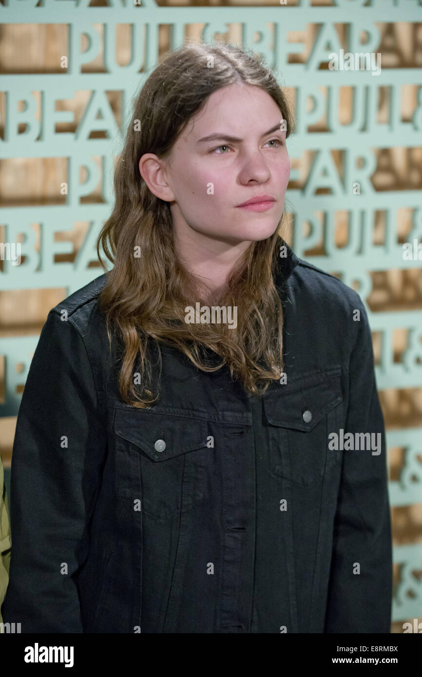 Die Sängerin Eliot Sumner, Tochter des Musikers Sting, bei der Kleidung ...