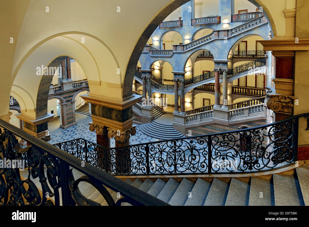 Treppe, Justizpalast, München, Bayern, Deutschland Stockfotografie - Alamy Treppe, Justizpalast, München, Bayern, Deutschland Stockfotografie - Alamy