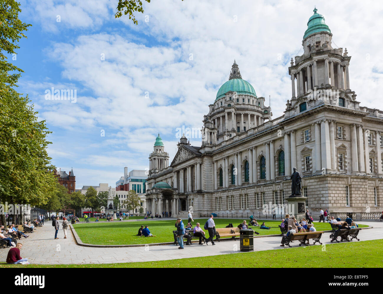 Donegall Square, der Belfast City Hall, Belfast, Nordirland ...
