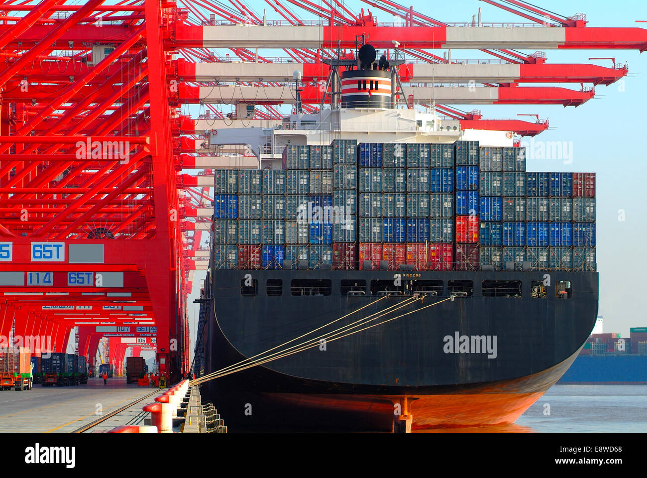 Yangshan container port shanghai china -Fotos und -Bildmaterial in ...