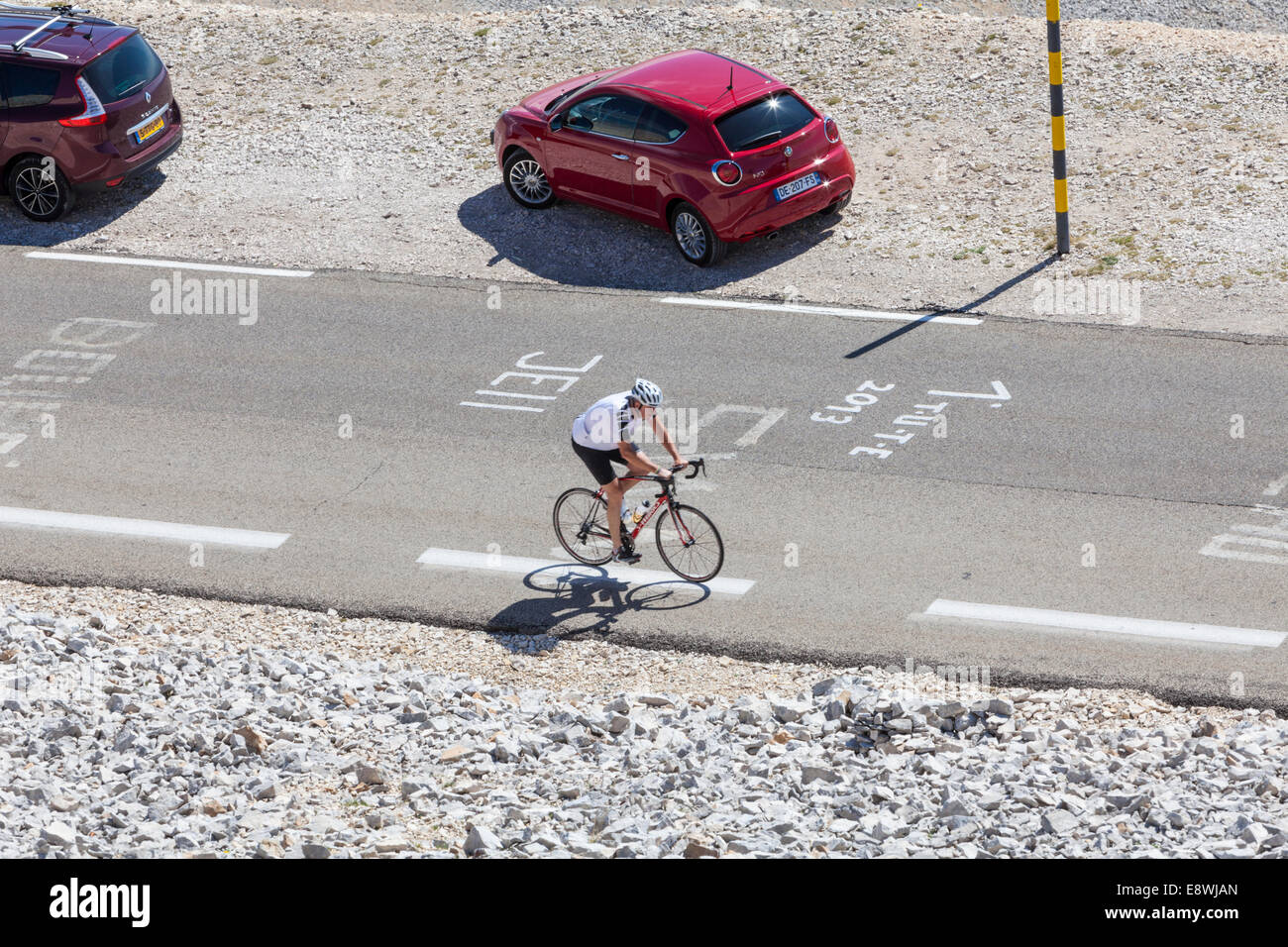 Radfahrer, die seine Arbeitsweise der schwierige Aufstieg zum Mont ...
