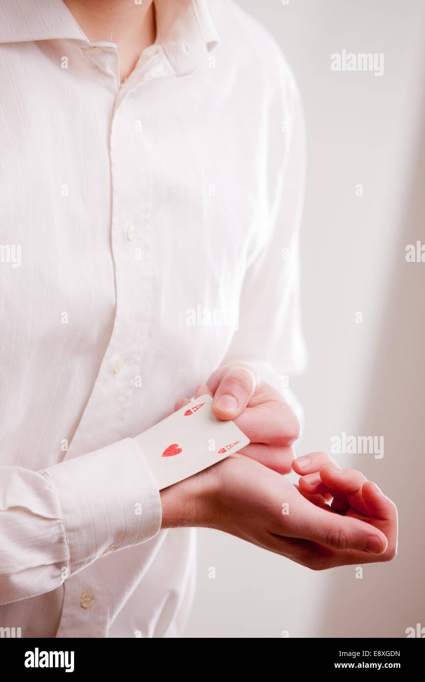 dieser Kerl hat ein Ass im Ärmel Stockfotografie - Alamy