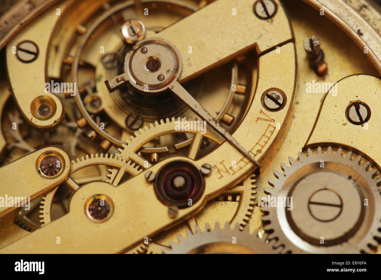 Uhr mechanik -Fotos und -Bildmaterial in hoher Auflösung – Alamy