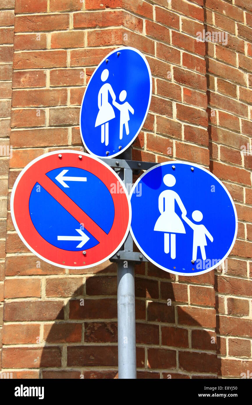 Schild wald -Fotos und -Bildmaterial in hoher Auflösung – Alamy