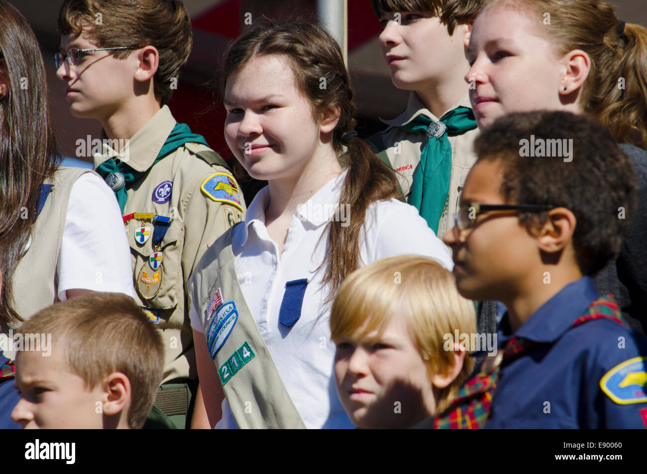 Pfadfinder stehen stramm -Fotos und -Bildmaterial in hoher Auflösung ...