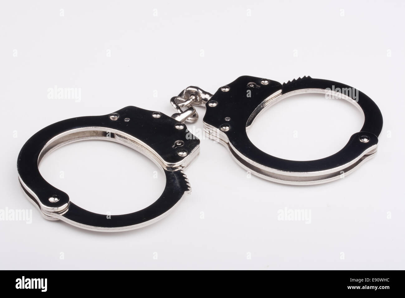 Offene handschellen -Fotos und -Bildmaterial in hoher Auflösung – Alamy